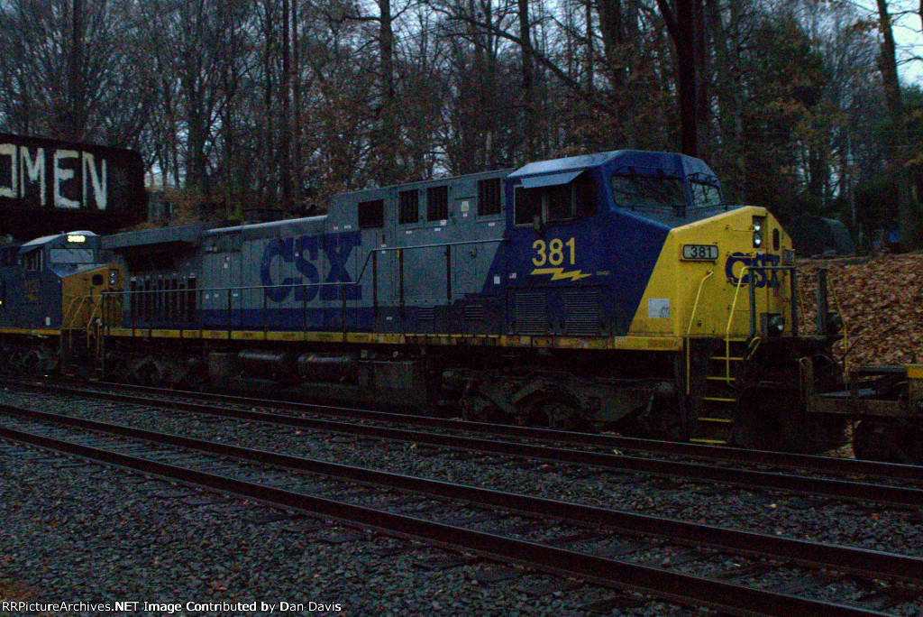 CSX AC44CW 381 in YN2 paint trails on Q034-25